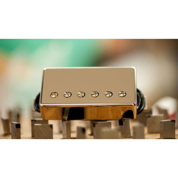 '59モデルのサウンドを更に強力にパワーアップさせたSH-5は、パワー、サステイン、ディストーションが程よくブレンドされたハードなドライビングサウンドが売りです。セラミックマグネットとカスタムコイルデザインにより迫力のある低音と整理された倍...