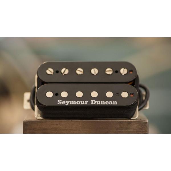 元々は、SH-7 Seymourizerとして知られていたモデルです。高出力なブリッジピックアップと合うように特別に設計されています。クリーントーンではベルのようなサウンドも、ディストーションサウンドではハイゲインでのソロプレイにも十分に対...