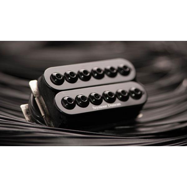 パッシブ・ピックアップにおいて、出来る限りヘヴィなトーンが得られるように設計されたInvader。3つのセラミックマグネットとパワフルなコイル、そして12個のオキサイド・キャップスクリューの組み合わせが凄まじいパワーを約束します。広い磁界が...