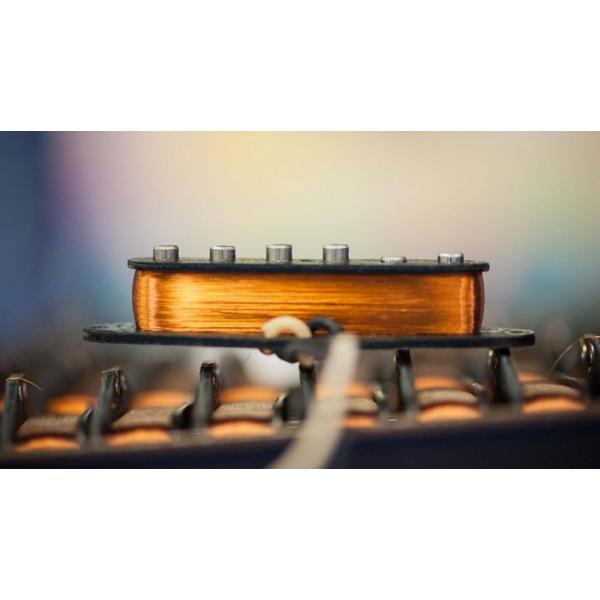 我々の最も人気のあるストラト用シングルコイルピックアップ。手作業で磨かれたアルニコ5マグネットと適度にワインディングされたコイルがもたらすサウンドはブライトで力強いヴィンテージトーン。APS-1よりもタイトな低域レスポンスとグラッシーなトー...