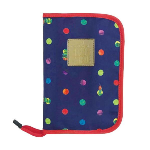 世界中で人気のエリックカールの代表作「はらぺこあおむし」のマザーグッズです！母子手帳ケースや保険証、診察券もこのケースにまとめておけば、お出かけの時にさっと持ち出せます！ペン差し付き！印鑑、小銭入れなど収納もたくさんあるので整理整頓するのに...