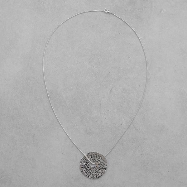 ■アイテム情報品番　0000014-8880125-0001ブランド　Serge Thoravalカテゴリ　ジュエリー > ネックレス実寸　全長：62cm,モチーフ：直径約4cmカラー　シルバー素材　シルバー925原産国　フランス■商...