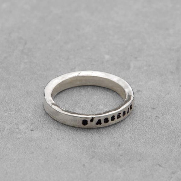 ■アイテム情報品番　00000148880042_0001_0120ブランド　Serge Thoravalカテゴリ　ジュエリー > リング実寸　幅：約2mmカラー　シルバー素材　シルバー925原産国　フランス■商品詳細S'asseoi...