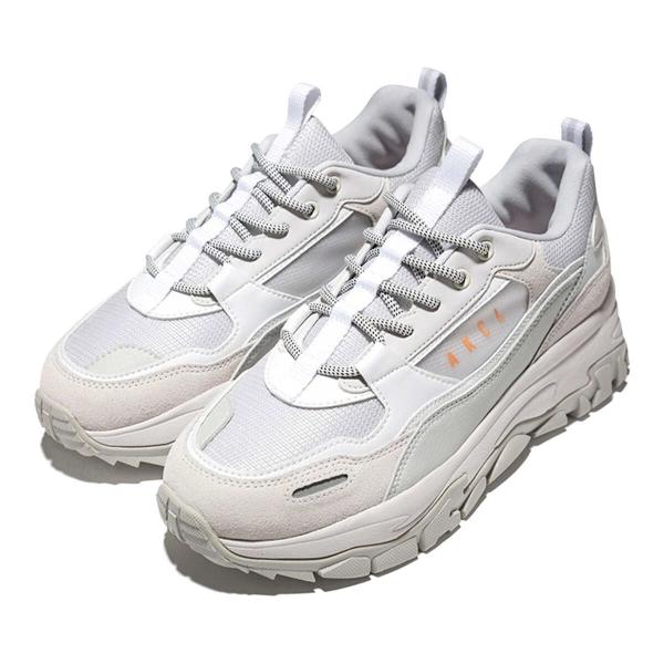 韓国 厚底 ダッド系 ボリュームスニーカー チャンキーシューズサイドに「AKCL」のロゴが入ったダッドシューズスタイルのNEWモデル。つま先に反射板、柄の入ったシューレス等、細かなディテールにこだわった1足。多様な素材が取り入れられたトラッ...