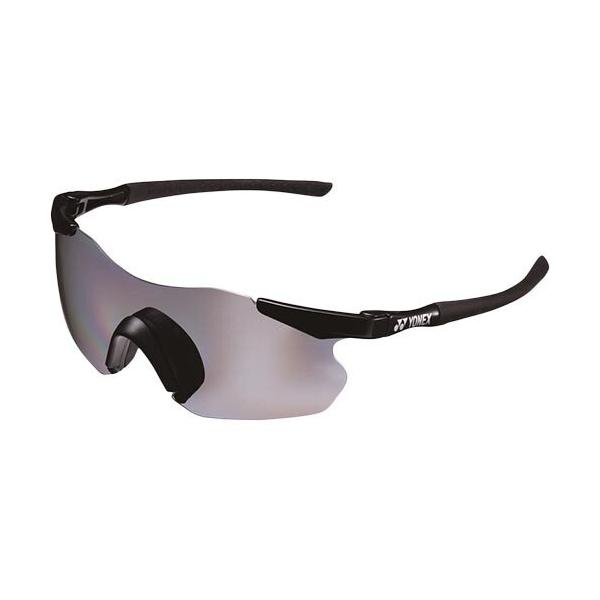 テニスウェア バドミントンウェア アクセサリー 耳周りのテンプル形状が自由に変形するから個々の顔にピッタリフィット。・UVカット。・撥水コート。・ノーズパッド調整機能。・レンズ拭き機能付きソフトケース付。・有害紫外線カット率99.9％以上。...