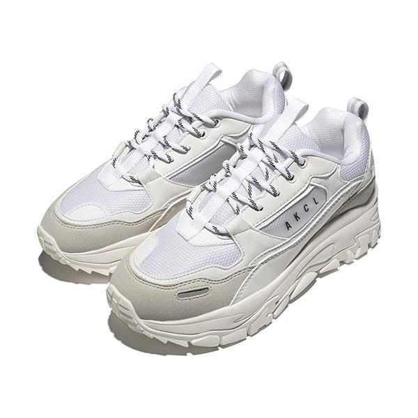 ウォーキングシューズ 韓国 厚底 ダッド系 ボリュームスニーカー チャンキーシューズ カジュアル ストリート 多様な素材が取り入れられたトラッキングアグリースニーカー。URBAN TRACKERは、印象強いデザインと落ち着いたカラーが加わっ...