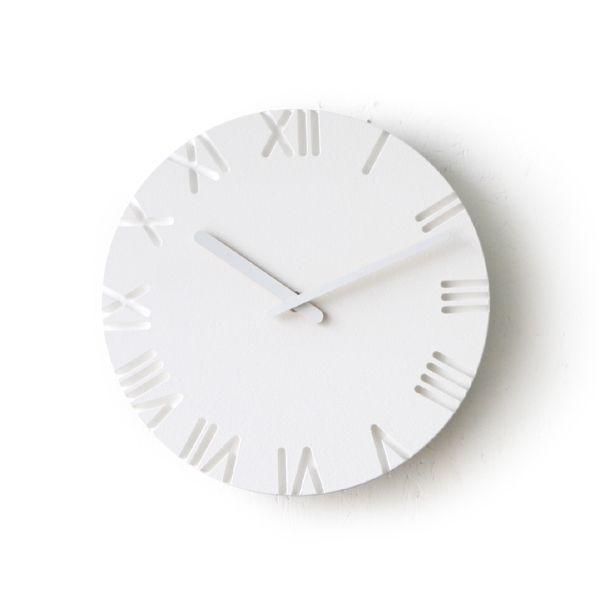 【 商品情報 】商品名：CARVED (SIZE:S Roman)品番：NTL16-07 BLブランド ：Lemnos (レムノス)サイズ：φ305xD42mm材質：無機質系人造木材生産地：日本付属品：単三電池(初期動作確認用)・壁掛用ネジ...