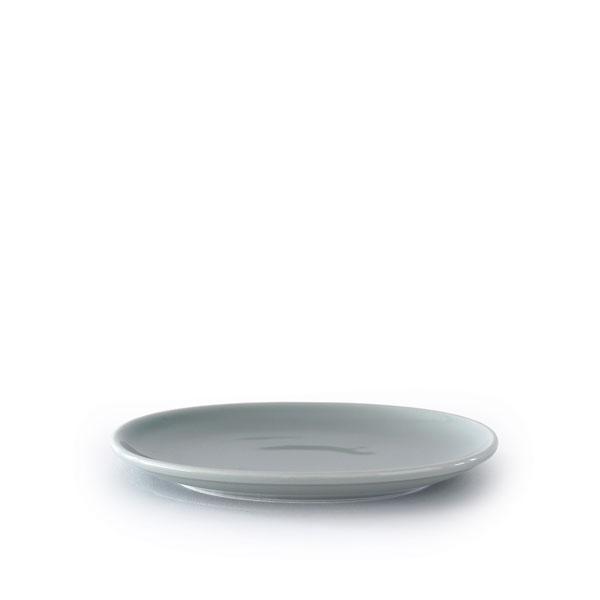 テーブルウェア「common」は、幅広い食事のシーンに溶け込むさりげない姿をしています。手触り、口当たりともに良く、ご家庭での日常使いに最適。また、軽くて丈夫なうえ、シリーズも豊富なので、カフェやレストランなどでも使われています。【 商品情...