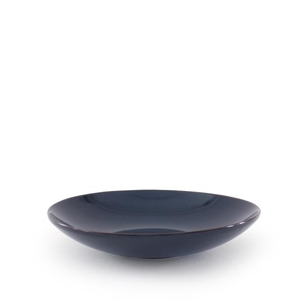 「石や鉄にそのまま料理を盛り付ける」そんな要素をもち日常使いできる器。そんなありそうでなかった器を作れないかな？とSyuRoが作ったのがせっ器。土を吹付け焼き締めたままのグレー、鉄のような釉薬をかけた黒、グレイッシュなマットの白、綺麗な石の...