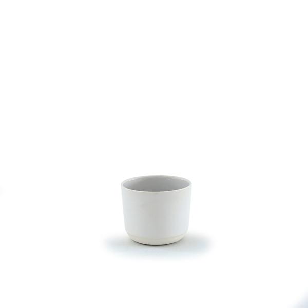 1616 / Arita Japan(イチロクイチロク アリタジャパン)は遥か昔、4百年前に作られた道具としての器。3年間にわたる緻密な検証と何百枚ものスケッチ、数えきれない試作を経て誕生したセシリエ・マンツのシリーズ。スタッキング可能なプ...