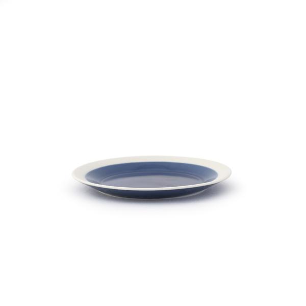 yumiko iihoshi porcelain×木村硝子店による、料理が映えるシンプルなうつわ　DishesシリーズDishesシリーズは、盛り付ける料理を引き立てるために、細部までこだわりぬいて作られました。高台のないシンプルなフォルム...