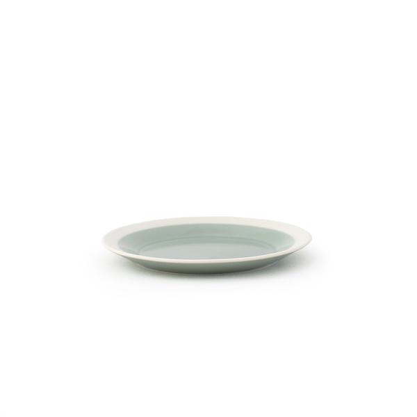 yumiko iihoshi porcelain×木村硝子店による、料理が映えるシンプルなうつわ　DishesシリーズDishesシリーズは、盛り付ける料理を引き立てるために、細部までこだわりぬいて作られました。高台のないシンプルなフォルム...