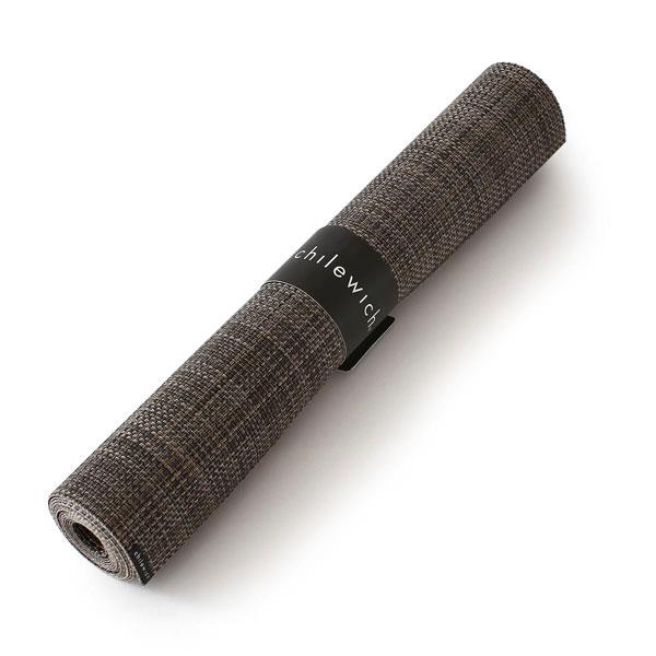 世界の一流ホテルやレストランでも使用されているSandy Chilewichのテーブルランナーです。耐久性が高く、塩化ビニル素材でできているので、汚れても簡単に洗うことができます。凹凸のある上質なテクスチャーと濃淡のある色糸により、天然素材...