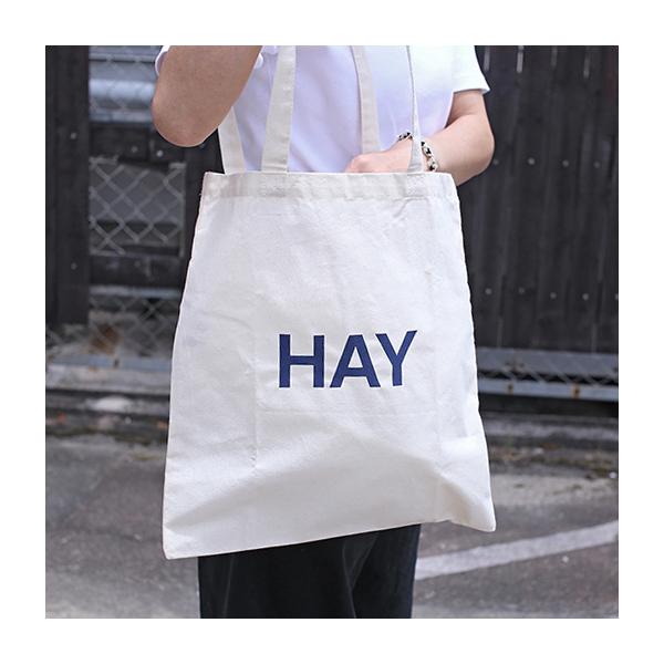 HAYの大人気トートバッグに、新色「ナチュラル」が仲間入り。日本限定で登場したこのカラーは、ナチュラルなのにちゃんとお洒落。しっかりとしたキャンバス地で、日常使いはもちろん、ちょっとしたお出かけにも〇どんなコーデにもすっとなじむ、今だけの特...