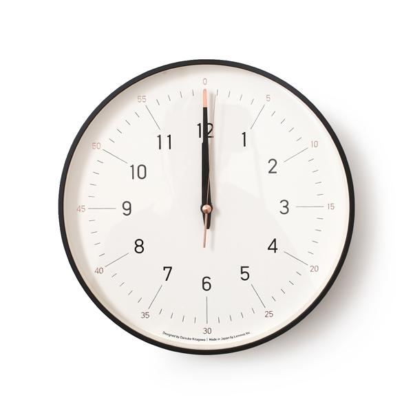 【 商品情報 】商品名：essent clock (ホワイト)品番：DFI 24-06 WHブランド ：Lemnos (レムノス)サイズ：φ256×D46mm重量：660g材質：アルミニウム、紙、アクリル（UVカット）生産地：日本付属品：単...