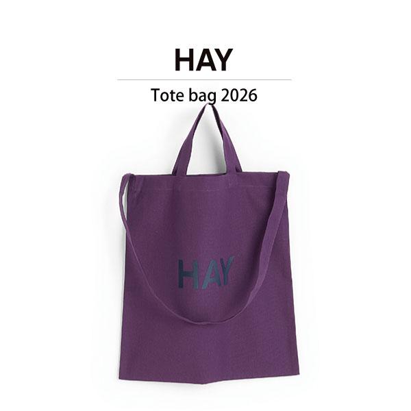 商品名：Tote Bag (Dark plum) 品番：AD569-F464ブランド ：HAY(ヘイ)サイズ：W370 x H400 mm材質：オーガニックコットン100％生産地：中国注意：画面上の色はブラウザや設定により、実物とは異なる場...