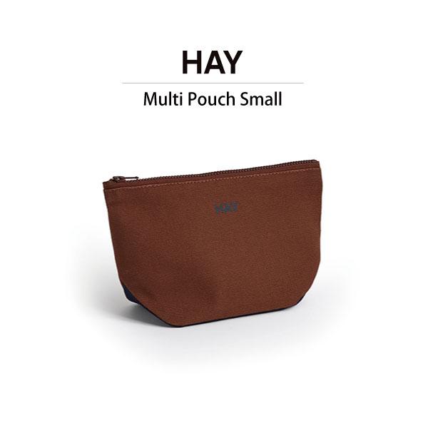 商品名：Multi Pouch small (Brown multi)品番：AF573-A601-AS10ブランド ：HAY(ヘイ)サイズ：W205 x D70 x H120mm材質：100%オーガニックコットン / ジッパー生産地：中国注...