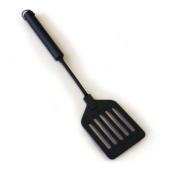 シンプルなブラックのキッチンツール。ナイロン製なので、テフロン加工・フッ素樹脂加工等の鍋に傷をつけません。