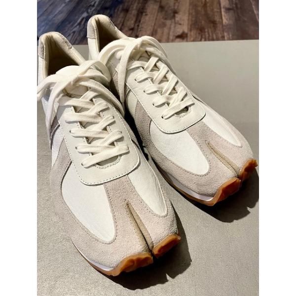 【発売日：2025年04月15日】品番/LOT　tabito28品名/ITEM　Tabi Trainer Leather素材/MATERIAL　leather(牛革）×velor（牛革）Made in JAPANミリタリーシューズからインス...