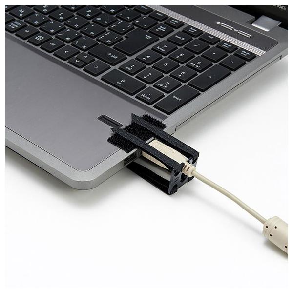 USBプラグが誤って抜けるのを防止するホールドロック（R）。