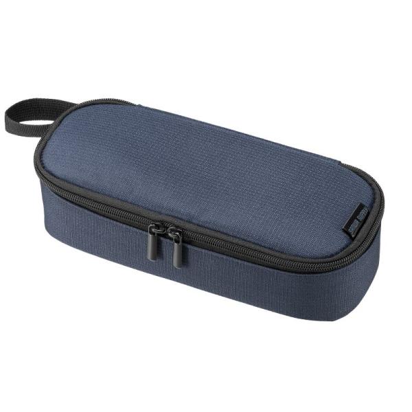 モバイルバッテリーやアダプタなどの小物をまとめてすっきり整理収納できるコンパクトポーチ。幅245×奥行100×高さ65mm。ネイビー。■カラー：ネイビー■重量：90g■材質（表装）：ポリエステル■サイズ：内寸/W235×D90×H55mm外...
