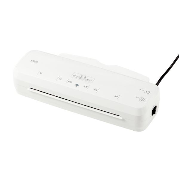 60〜90秒の高速ウォームアップで、使いたい時にすぐ使えるA4対応ホットラミネーター。掲示物・メニュー・POP・案内表示などを汚れや劣化から守り、2本ローラーで手軽にまっすぐ仕上げます。薄型スリム設計、フィルム受け・リリースレバー付きで、オ...