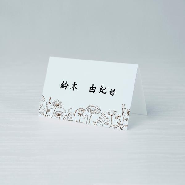 線画による繊細なタッチで描かれたモノクロの花々でシンプルさと洗練さを兼ね備えたデザインですどちらかお好きな色をお選びくださいテーブルコーディネートでぜひ同シリーズの席次表をオススメ○印刷無しの手作りキット「ポピーデザイン」デザイン色をブラウ...