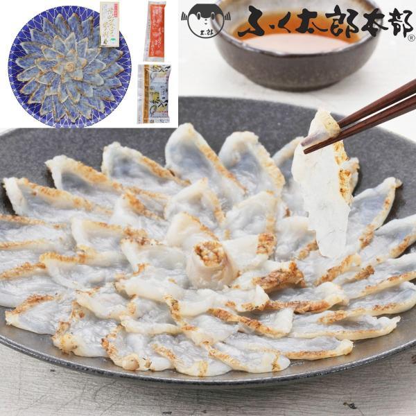 【セット内容】真ふぐ炙り刺身80g ポン酢35g もみじおろし16g●1958年創業 伝統の技を今に引き継ぐ「古式引き」●最高水準の安全性業界初HACCP取得●1年中、国産フグだけを取り扱うフグ専門店●山口県萩沖で水揚げされた活天然マフグ身...