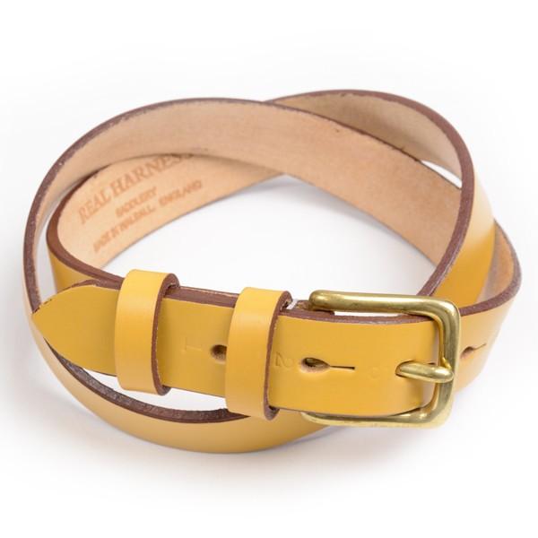 "REAL HARNESS" STIRRUP LEATHER BELTは、英国ウォルソールの馬具一代生産地の工場で、サドル、腹帯などを小人数の熟練職人の手作業で馬具を作り続けているブランド（メーカー）です。馬具に使われるスティラップレザーは...