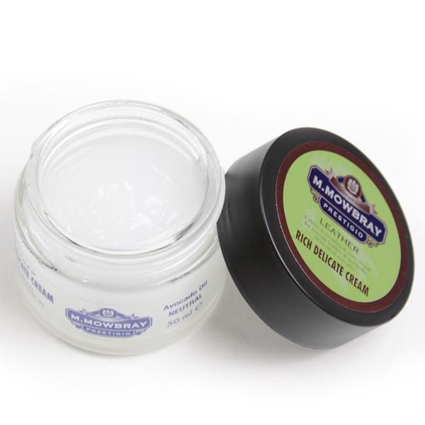 M.モゥブレィのシューケア（靴の手入れ）用品の中で、透明感のある自然な光沢の美しい仕上りになる、ドイツで生まれたゼリー状の皮革製品用栄養・保湿クリームです。天然成分97％配合したリッチでナチュラルなクリームです。【商品名】M.モゥブレィ M...