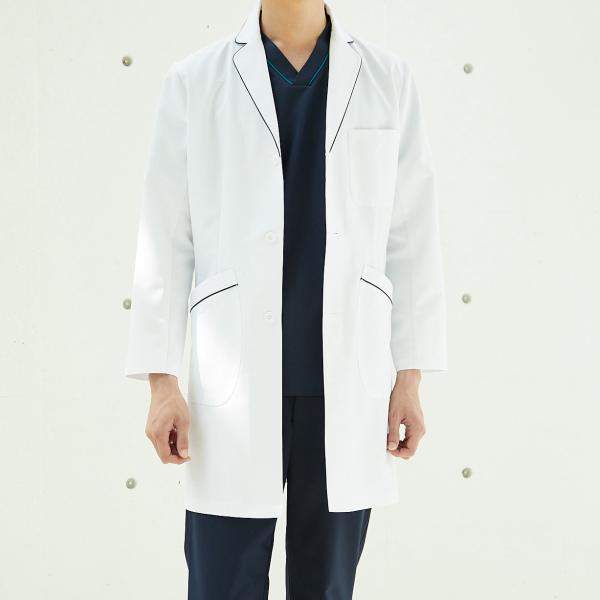・軽い素材を使用し、ショート丈に近いミドル丈のため、動きやすいです。　リピーターが多い商品です。・ポリエステル100%のため、洗濯耐性があり、洗濯後もシワになりにく、洗濯による縮みも少なくお手入れが簡単です。　メンズコート診察衣メーカー：ア...