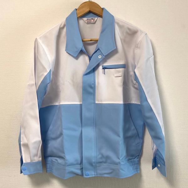 制菌加工が施されている、クリーンワーキングウェアです。品名　　：クリーンワーキングウェアメーカー：ガードナー品番　　：EG3720-1素材　　：制電ツイル（ポリエステル100%）製品仕様■ 衿元スイングトップ■ 袖口カフス（ドットボタン）■...