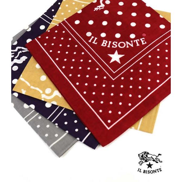 中央に大きくプリントされたイルビゾンテのロゴマークが特徴的なバンダナ。ドットやスターも組み合わせたポップなデザインは、見ているだけでも明るい気分になれます。ソフトな肌ざわりのコットン素材で、首に巻いたり、バッグの持ち手に結んでみたり、スタイ...