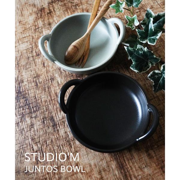 【実寸】F(フリー)(直径約15cm、幅18.3cm、高さ4.5cm、高さ(持ち手含む)6cm、430cc)【素材】耐熱陶器(耐熱白土)/耐熱色釉/酸化【重さ】370g【特徴】電子レンジ対応、オーブン対応、直火可能、食洗器使用不可【生産国】...