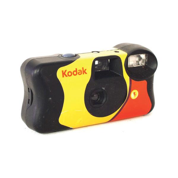 ■シンプルなマニュアルフラッシュ。屋内でも屋外でも、楽しく簡単にきれいな写真を撮ることができます■感度800なので、一般的な感度400のレンズ付きフィルムフィルムと比べより良い写真が撮れます※海外パッケージ品のため、使用方法や商品情報は英語...