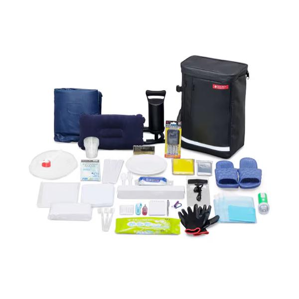 ■災害時に役立つ用品をセットにした防災リュック避難時に必要な衛生用品を揃え、避難生活を安心して送れるためのセットです。デザイン性に優れたリュックは、肩の荷重を分散するためのウエストベルト付きです。■セット内容避難用リュック、ウォータータンク...