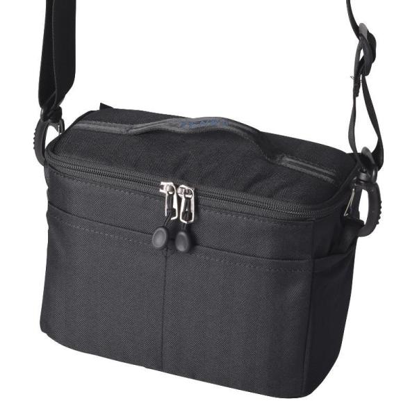 [商品仕様]普段使いのバッグの中でバッグインバッグとして使用できます。取り外し可能なショルダーベルトで、旅行先でのサブバッグにも最適。内寸(約) : 奥行90×横幅220×高さ150mm外寸(約) : 奥行100×横幅230×高さ170mm...