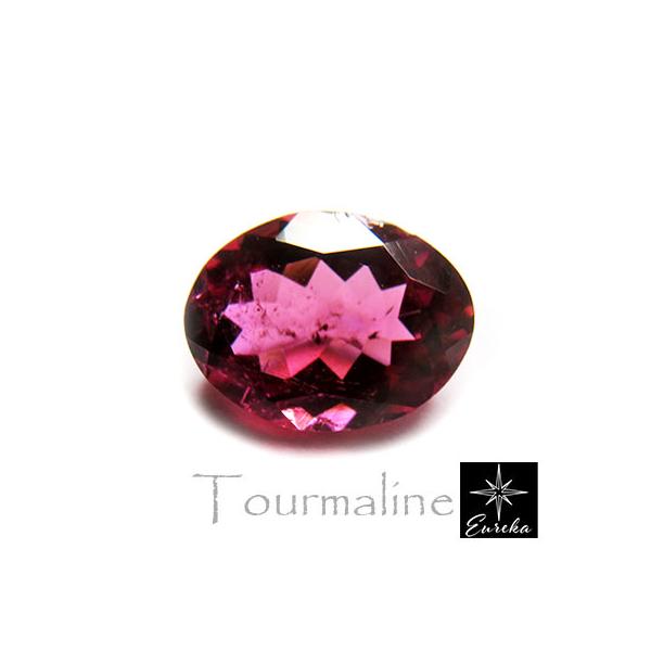 トルマリンはひとつの鉱物グループとしては、最多のカラーバリエーションを持っています。 ピンクトルマリンのピンク色に発色している要因は、インカローズなどと同じく鉱物に含まれるマンガンによるものです。ピンクトルマリンは、数多くあるピンク色の宝石...