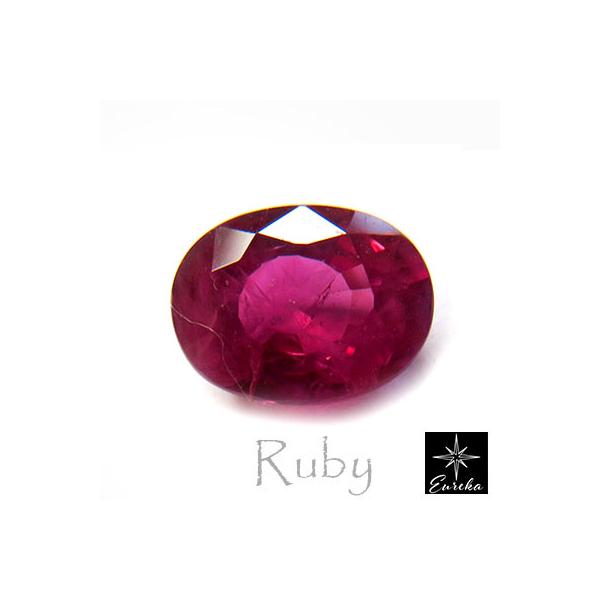 ダイヤモンドが宝石の王だとすればルビーはまさしく女王。宝石言葉は情熱・仁愛・勇気。古くから勝利を呼ぶ石、権力の象徴として扱われてしました。深紅のルビーには情熱や積極性を高めるパワーがあり、魔よけの御守りとしての効果があるとされています。ルビ...