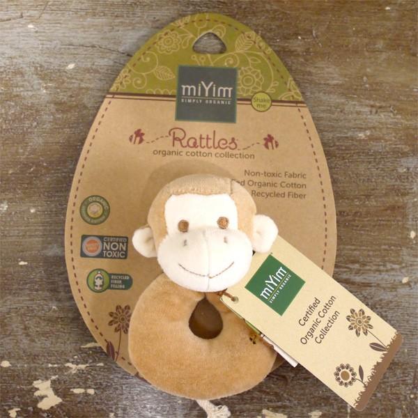 アメリカのベビートイ・ブランドmiyimのオーガニックコットンで作られたおさるさんの布製ラトル/がらがらです。○対象年齢：0歳(3ヶ月)/1歳〜