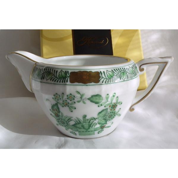 　日本でも高級磁器メーカーとして人気の高い、ハンガリーのヘレンド窯。ハンドペイントによる作品です。出品はヘレンドを代表するシリーズのひとつ、インドの華のクリーマー0.1L（FV00649-0-00）新品箱入です。裏にブランドロゴ入り、新品。...