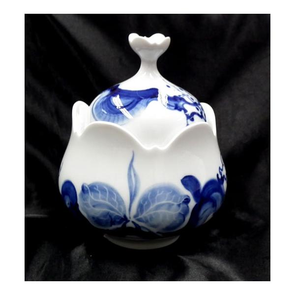 　ドイツマイセン社のブルーオーキッドシリーズのカバードシュガーポットL（23926/高さ約13.5ｃｍ、φ約11ｃｍ）、大きめのサイズですので様々な用途にご利用頂けます。裏にマイセン双剣マーク入り、新品。現地の価格はあがっておりますが、在庫...