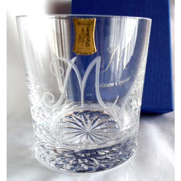 マイセンクリスタル社（ドイツ）製、マイセンの文字Mマーク入りのオールドファッショングラス。熟練の職人によるエングレイビングです。グラスサイズは口径φ約8.3ｃｍ、高さ約9ｃｍ、使いやすいサイズです。ギフト包装無料。新品、在庫1点限りお値引き...