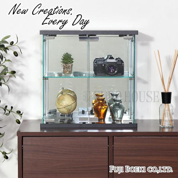 〜創業55年以上の信頼と実績の不二貿易〜インテリア家具・雑貨と多様な品揃え■サイズ：全体：W425 × D行200 × H425耐荷重(ガラス棚板)：3kgガラス棚板サイズ：390x150mmガラス棚板厚み：5mm上段有効内寸：390x15...