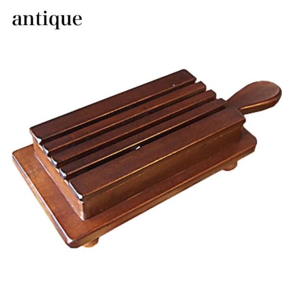 本場パン処のサーバー■サイズ：(mm):W480×D220×H90■色：NOCE(くるみ色)　■材質：木製(無垢材)※パンくずが落ちやすいように溝とトレーが備え付けられています。※手作りの希少な商品のため一点ごとのお取り扱いとなっております...