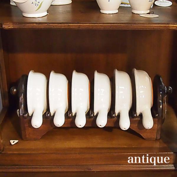 今も現役！トスカーナのデザイン■サイズ：(mm):ボックス：W480×D180×H170皿：内径約140、深さ約60、取っ手長さ約70■色：ボックス：NOCE(くるみ色)皿：白釉薬掛け（クリーム色）■材質：ボックス：天然木無垢材皿：陶器(電...