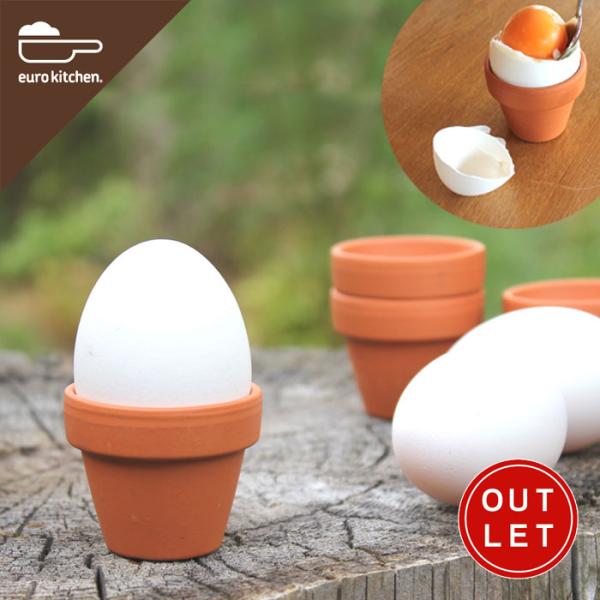 ドイツ製の小さくてかわいい素焼き鉢のエッグスタンド３個入りです。ヨーロッパでは朝食でゆで卵をエッグスタンドに立て、お塩を振ってスプーンですくって食べる文化が定着しています。素焼き鉢型のエッグスタンドは素朴な素焼きの手触り・形が手になじみ使い...