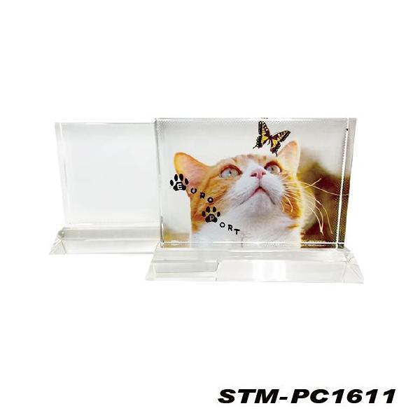 結婚式や誕生日、入学式・卒業式などお祝い事にぴったりな昇華転写用フォトフレームです。フルカラーの全面印刷が可能で写真やイラストをプリントすることができます。1枚からの小ロットでの注文が可能です。また、土台は取り外し可能です。■素材：ガラス■...