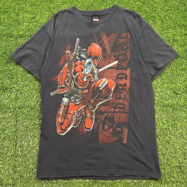 【アイテム】MARVEL デッドプール DEAD POOL キャラクター T-sh  Tシャツ Y2K サイズ メンズM 古着 b26032090【コンディション】・C（フロント・バックピンホール有）S→未使用または新品の商品（デッドストッ...
