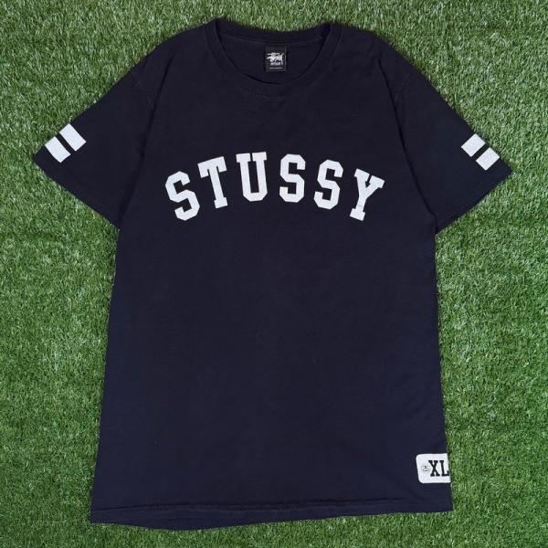 【アイテム】STUSSY ナンバリング T-sh メンズ Mサイズ ステューシー スケートボード ストリート アメカジ 古着 b26032934【コンディション】・C（バックリブ付近ほかピンホール有）S→未使用または新品の商品（デッドストッ...